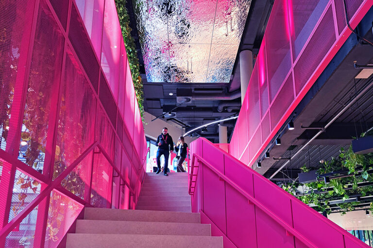 Neueröffnung: Europas größter Telekom Flagship Store